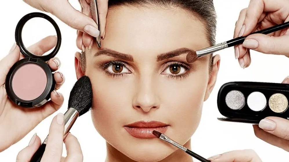 How to Prevent Makeup Smudging | Step-by-Step Summer Guide - Top100 Beauty
